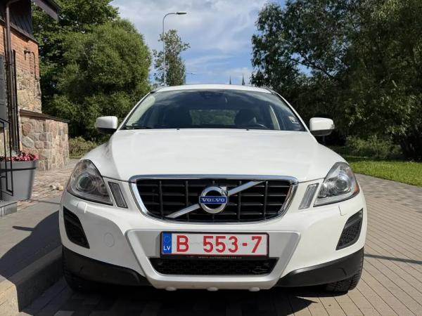 White Volvo XC60 2011 in Rezekne, with an engine capacity of 2.40 L and mileage of 278 thousand km for 8990 €, photo 1 on AUTOMOTO.COM.LV