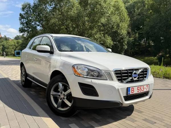 White Volvo XC60 2011 in Rezekne, with an engine capacity of 2.40 L and mileage of 278 thousand km for 8990 €, photo 3 on AUTOMOTO.COM.LV