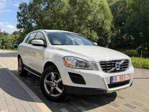 White Volvo XC60 2011 in Rezekne, with an engine capacity of 2.40 L and mileage of 278 thousand km for 8990 €, photo 4 on AUTOMOTO.COM.LV