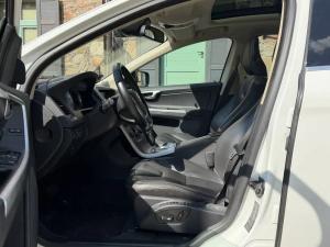White Volvo XC60 2011 in Rezekne, with an engine capacity of 2.40 L and mileage of 278 thousand km for 8990 €, photo 8 on AUTOMOTO.COM.LV