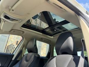 White Volvo XC60 2011 in Rezekne, with an engine capacity of 2.40 L and mileage of 278 thousand km for 8990 €, photo 11 on AUTOMOTO.COM.LV