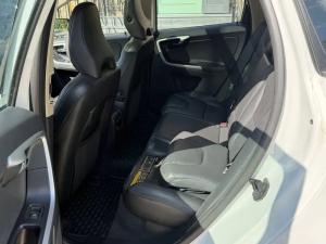 White Volvo XC60 2011 in Rezekne, with an engine capacity of 2.40 L and mileage of 278 thousand km for 8990 €, photo 13 on AUTOMOTO.COM.LV
