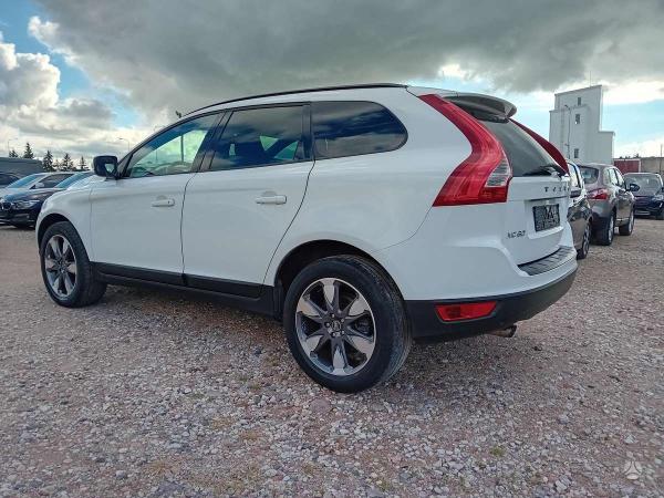 Volvo XC60 2011 in Utena on AUTOMOTO.COM.LV White Volvo XC60 2011 in Utena, with an engine capacity of 1.98 L and mileage of 280 thousand km for 7250 β¬, photo 5 on AUTOMOTO.COM.LV