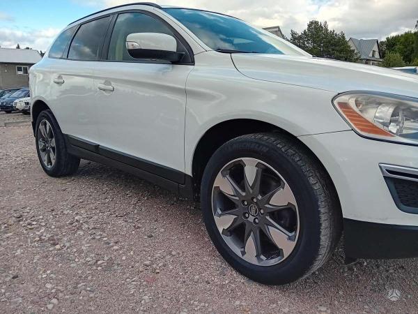 Volvo XC60 2011 in Utena on AUTOMOTO.COM.LV White Volvo XC60 2011 in Utena, with an engine capacity of 1.98 L and mileage of 280 thousand km for 7250 β¬, photo 7 on AUTOMOTO.COM.LV