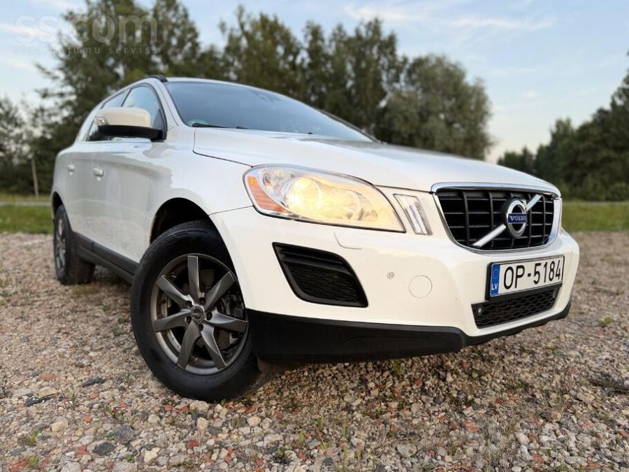 Balts Volvo XC60 2011 Cēsis, ar dzinēja tilpumu 2.00 L un nobraukumu 0 tūkst. km par 7350 €, foto 1 vietnē AUTOMOTO.COM.LV