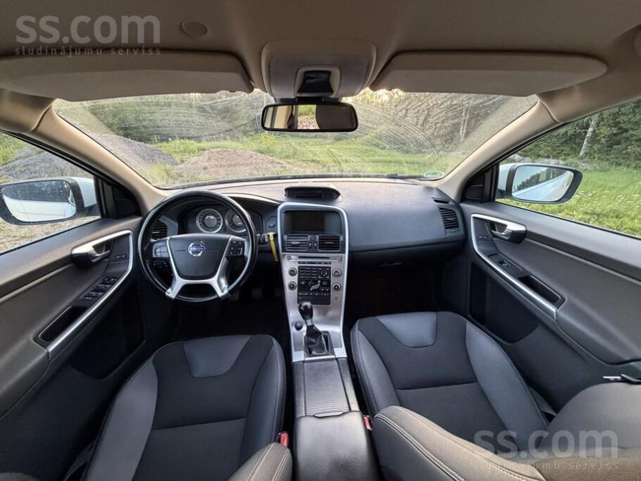 Balts Volvo XC60 2011 Cēsis, ar dzinēja tilpumu 2.00 L un nobraukumu 0 tūkst. km par 7350 €, foto 7 vietnē AUTOMOTO.COM.LV
