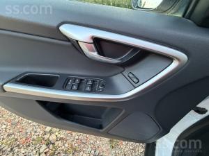Balts Volvo XC60 2011 Cēsis, ar dzinēja tilpumu 2.00 L un nobraukumu 0 tūkst. km par 7350 €, foto 11 vietnē AUTOMOTO.COM.LV