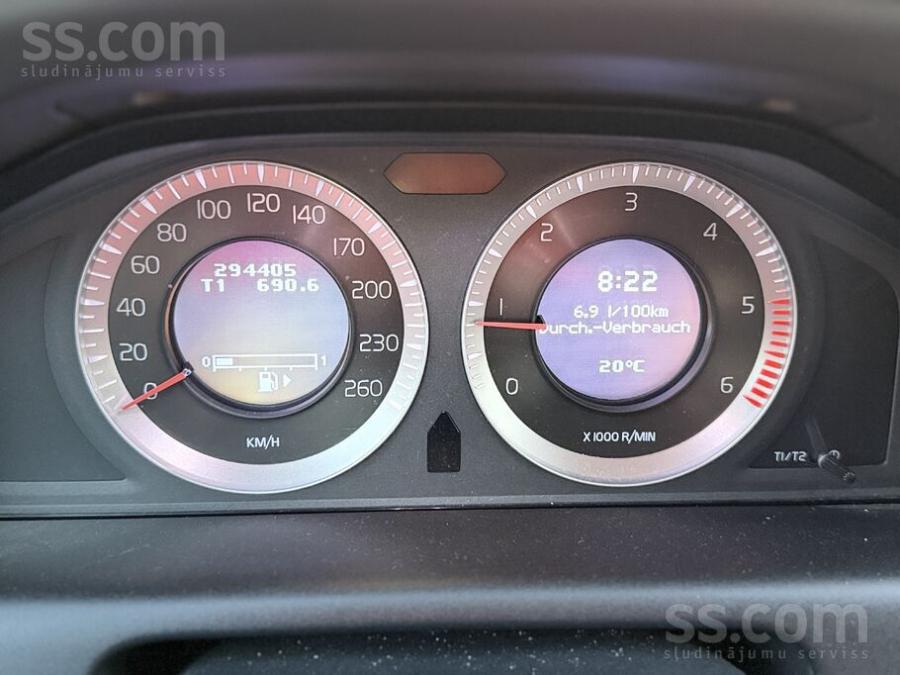 Balts Volvo XC60 2011 Cēsis, ar dzinēja tilpumu 2.00 L un nobraukumu 0 tūkst. km par 7350 €, foto 17 vietnē AUTOMOTO.COM.LV