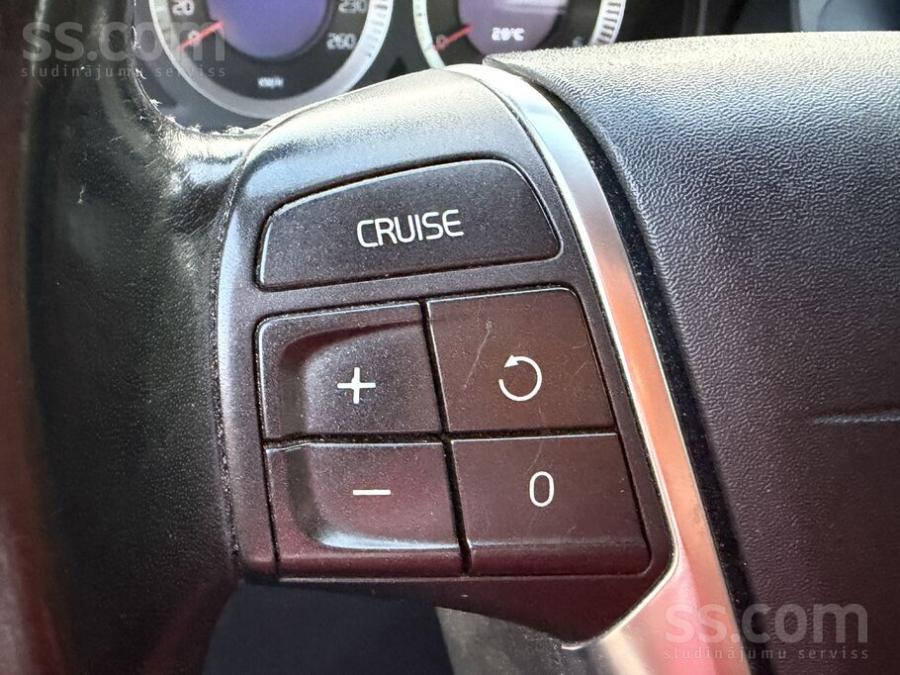 Balts Volvo XC60 2011 Cēsis, ar dzinēja tilpumu 2.00 L un nobraukumu 0 tūkst. km par 7350 €, foto 18 vietnē AUTOMOTO.COM.LV