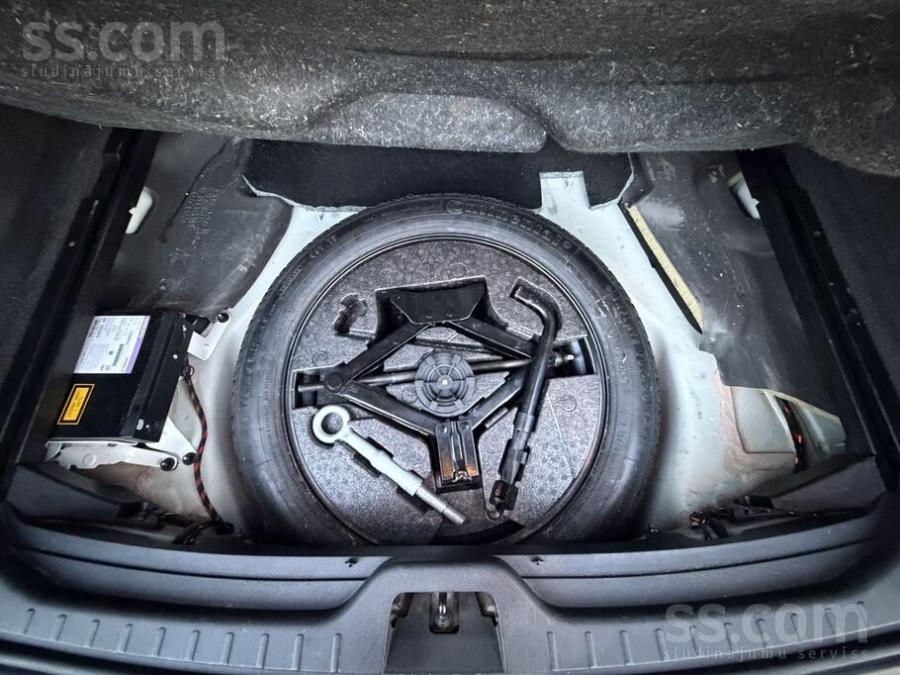Balts Volvo XC60 2011 Cēsis, ar dzinēja tilpumu 2.00 L un nobraukumu 0 tūkst. km par 7350 €, foto 21 vietnē AUTOMOTO.COM.LV