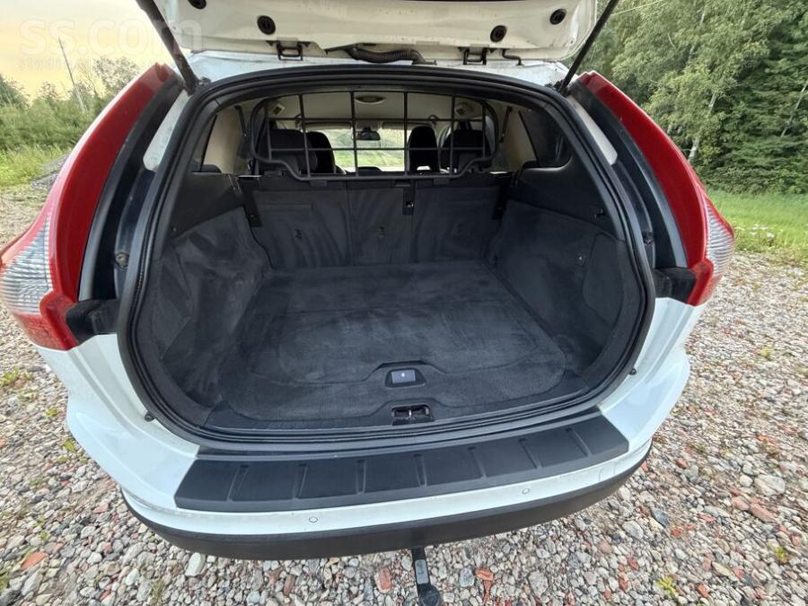 Balts Volvo XC60 2011 Cēsis, ar dzinēja tilpumu 2.00 L un nobraukumu 0 tūkst. km par 7350 €, foto 27 vietnē AUTOMOTO.COM.LV