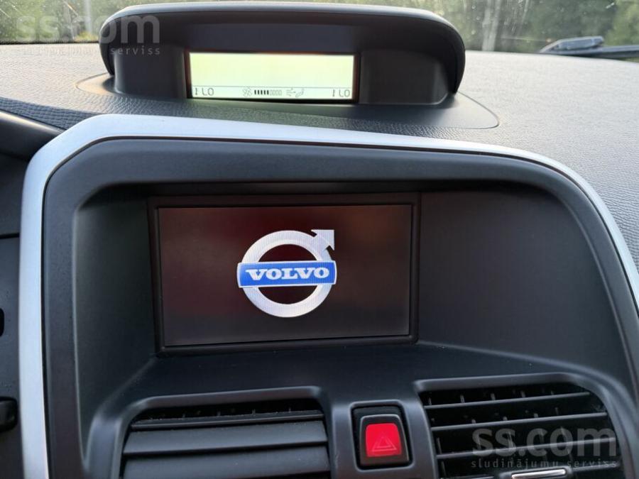 Balts Volvo XC60 2011 Cēsis, ar dzinēja tilpumu 2.00 L un nobraukumu 0 tūkst. km par 7350 €, foto 28 vietnē AUTOMOTO.COM.LV