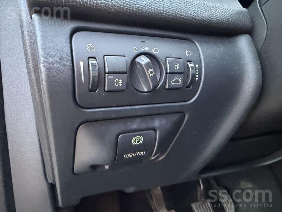 Balts Volvo XC60 2011 Cēsis, ar dzinēja tilpumu 2.00 L un nobraukumu 0 tūkst. km par 7350 €, foto 31 vietnē AUTOMOTO.COM.LV