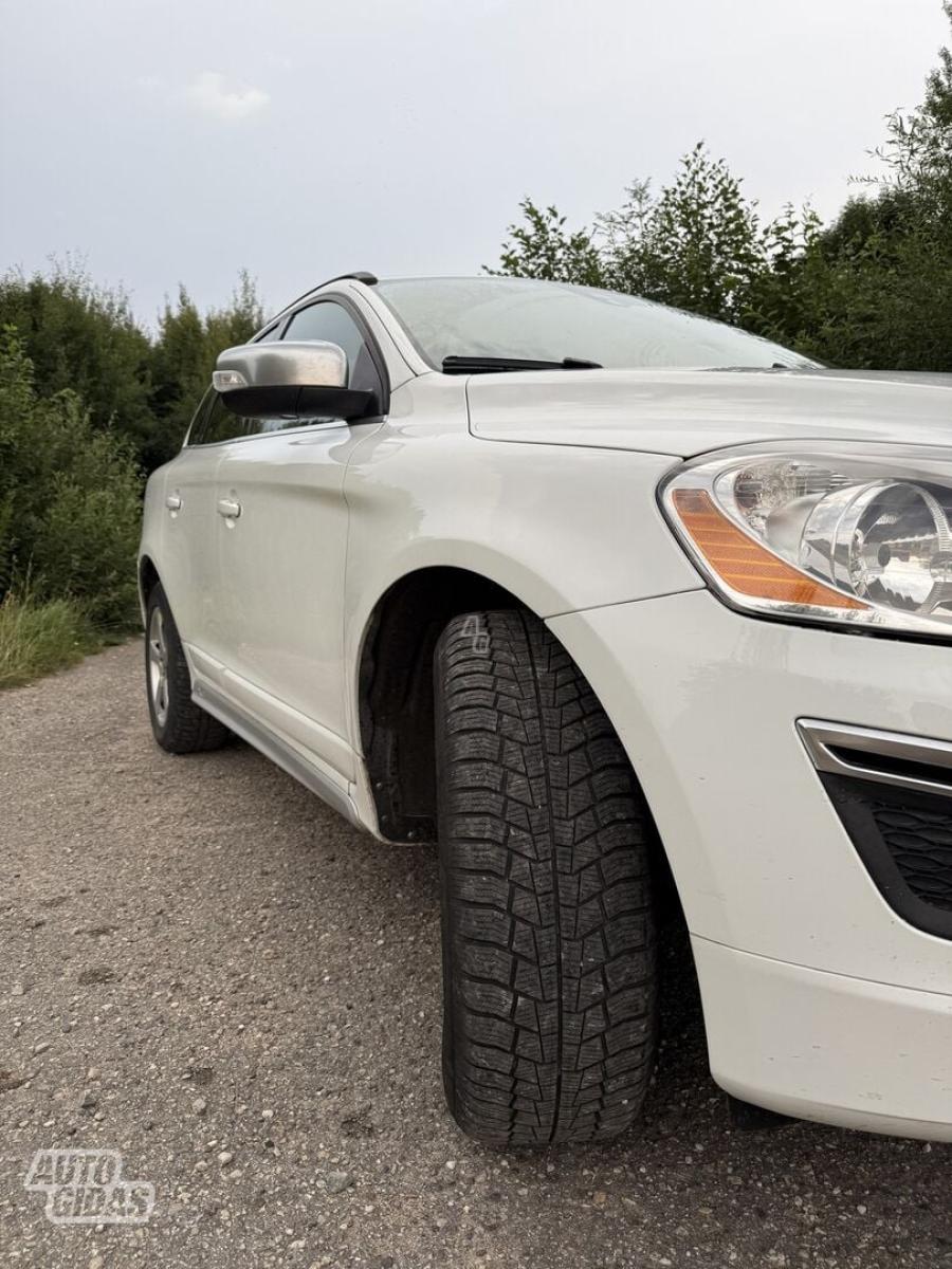 Balts Volvo XC60 2011 Biržai, ar dzinēja tilpumu 2.00 L un nobraukumu 268 tūkst. km par 8499 €, foto 3 vietnē AUTOMOTO.COM.LV