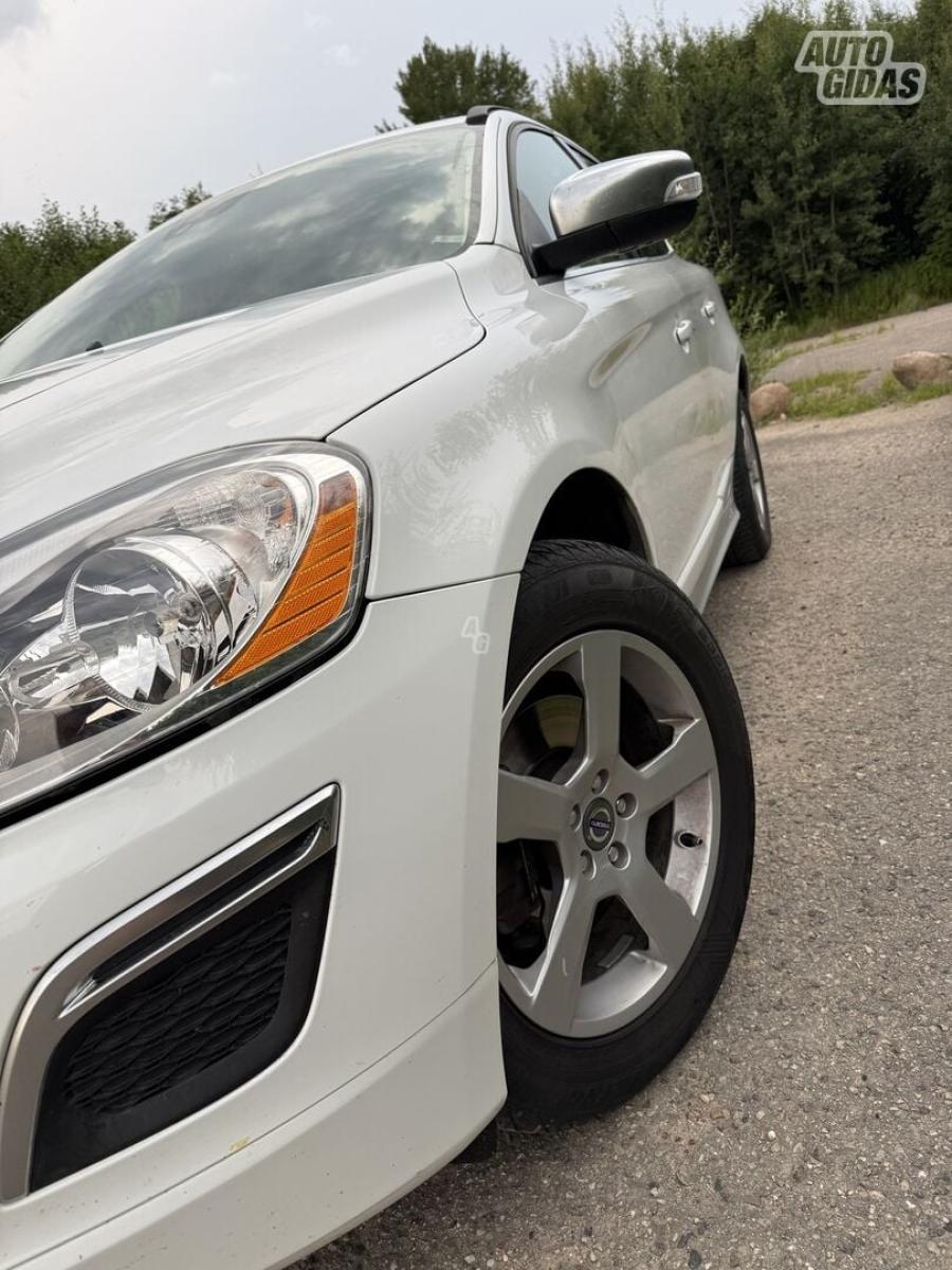 Balts Volvo XC60 2011 Biržai, ar dzinēja tilpumu 2.00 L un nobraukumu 268 tūkst. km par 8499 €, foto 4 vietnē AUTOMOTO.COM.LV