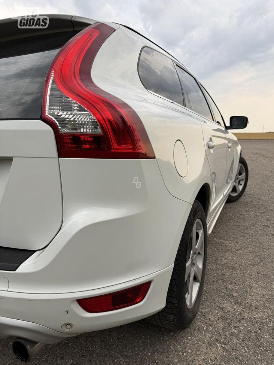 Balts Volvo XC60 2011 Biržai, ar dzinēja tilpumu 2.00 L un nobraukumu 268 tūkst. km par 8499 €, foto 7 vietnē AUTOMOTO.COM.LV