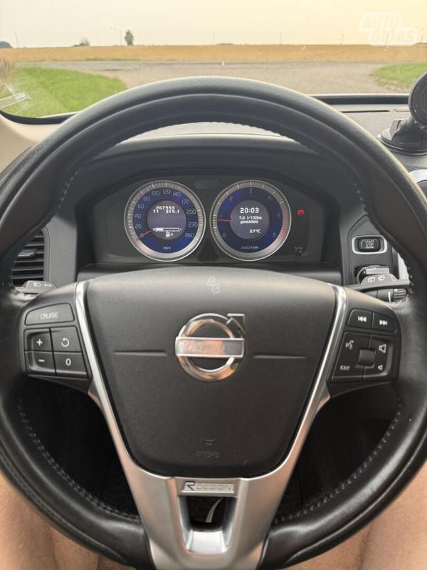 White Volvo XC60 2011 in Birzai, with an engine capacity of 2.00 L and mileage of 268 thousand km for 8499 €, photo 10 on AUTOMOTO.COM.LV