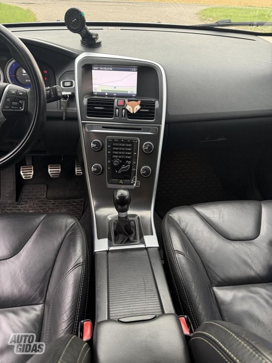 Balts Volvo XC60 2011 Biržai, ar dzinēja tilpumu 2.00 L un nobraukumu 268 tūkst. km par 8499 €, foto 12 vietnē AUTOMOTO.COM.LV