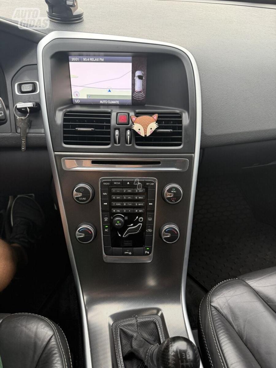 Balts Volvo XC60 2011 Biržai, ar dzinēja tilpumu 2.00 L un nobraukumu 268 tūkst. km par 8499 €, foto 13 vietnē AUTOMOTO.COM.LV