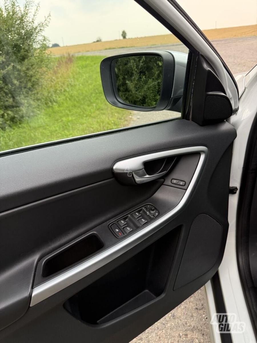 Balts Volvo XC60 2011 Biržai, ar dzinēja tilpumu 2.00 L un nobraukumu 268 tūkst. km par 8499 €, foto 14 vietnē AUTOMOTO.COM.LV
