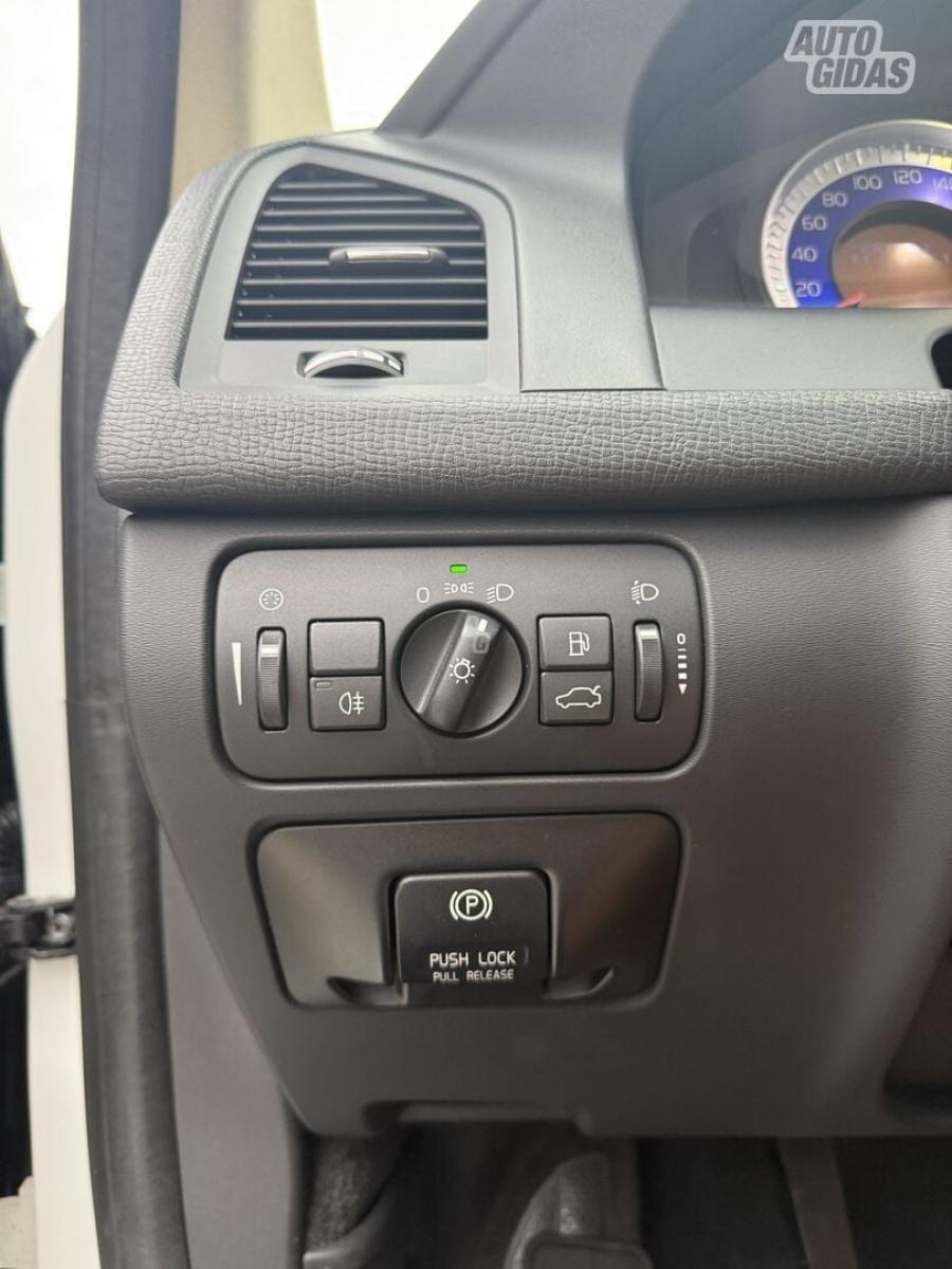 Balts Volvo XC60 2011 Biržai, ar dzinēja tilpumu 2.00 L un nobraukumu 268 tūkst. km par 8499 €, foto 15 vietnē AUTOMOTO.COM.LV