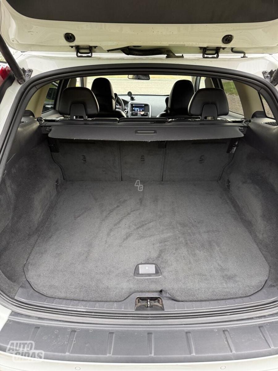 Balts Volvo XC60 2011 Biržai, ar dzinēja tilpumu 2.00 L un nobraukumu 268 tūkst. km par 8499 €, foto 18 vietnē AUTOMOTO.COM.LV