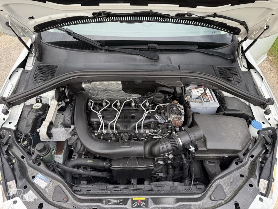 Balts Volvo XC60 2011 Biržai, ar dzinēja tilpumu 2.00 L un nobraukumu 268 tūkst. km par 8499 €, foto 24 vietnē AUTOMOTO.COM.LV