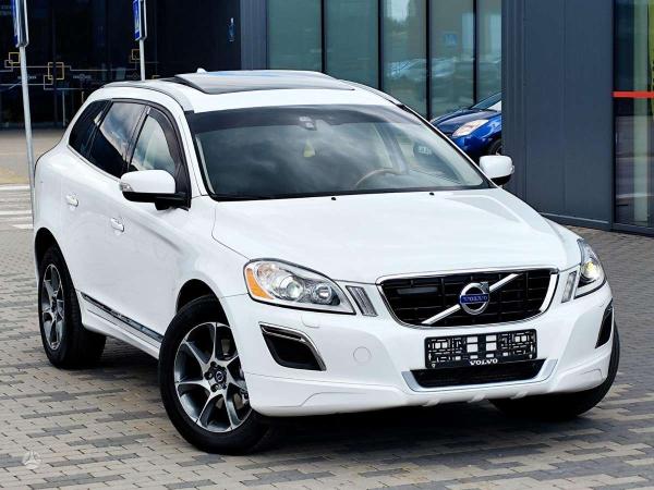 White Volvo XC60 2011 in Siauliai, with an engine capacity of 2.00 L and mileage of 269 thousand km for 11111 €, photo 2 on AUTOMOTO.COM.LV