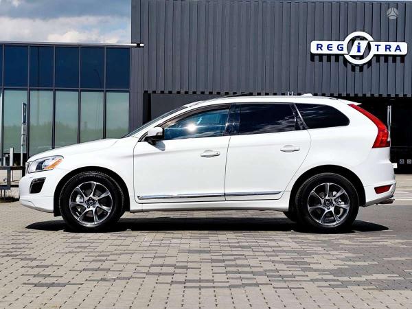 White Volvo XC60 2011 in Siauliai, with an engine capacity of 2.00 L and mileage of 269 thousand km for 11111 €, photo 5 on AUTOMOTO.COM.LV