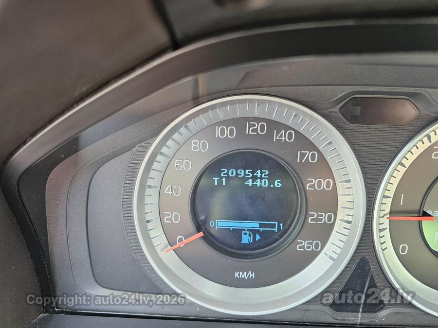 Белый Вольво ХС60 2011 в Пайде, объемом двигателя 2.40 л и пробегом 210 тыс. км за 8990 €, фото 11 на AUTOMOTO.COM.LV