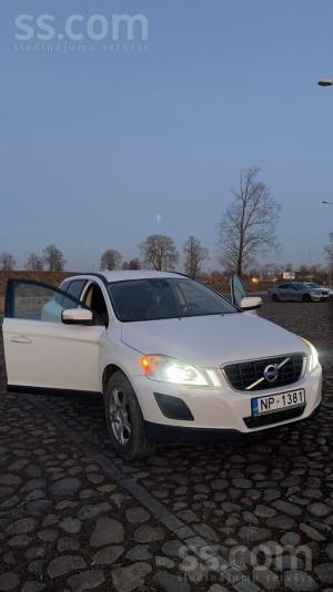 Balts Volvo XC60 2011 Daugavpils, ar dzinēja tilpumu 2.00 L un nobraukumu 0 tūkst. km par 7600 €, foto  vietnē AUTOMOTO.COM.LV