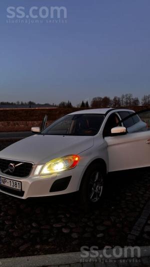 Balts Volvo XC60 2011 Daugavpils, ar dzinēja tilpumu 2.00 L un nobraukumu 0 tūkst. km par 7600 €, foto 3 vietnē AUTOMOTO.COM.LV