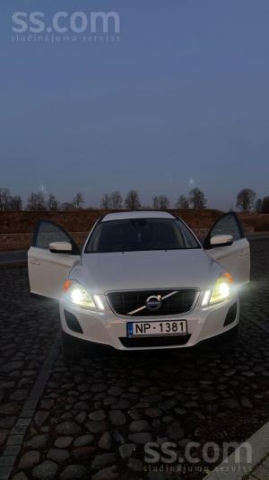 Balts Volvo XC60 2011 Daugavpils, ar dzinēja tilpumu 2.00 L un nobraukumu 0 tūkst. km par 7600 €, foto 4 vietnē AUTOMOTO.COM.LV