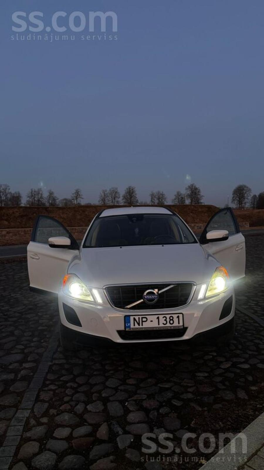 Balts Volvo XC60 2011 Daugavpils, ar dzinēja tilpumu 2.00 L un nobraukumu 0 tūkst. km par 7600 €, foto 4 vietnē AUTOMOTO.COM.LV