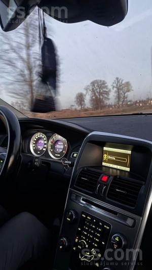 Balts Volvo XC60 2011 Daugavpils, ar dzinēja tilpumu 2.00 L un nobraukumu 0 tūkst. km par 7600 €, foto 5 vietnē AUTOMOTO.COM.LV