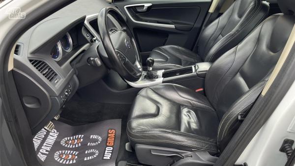 Balts Volvo XC60 2011 Marijampole, ar dzinēja tilpumu 2.00 L un nobraukumu 285 tūkst. km par 8990 €, foto 10 vietnē AUTOMOTO.COM.LV