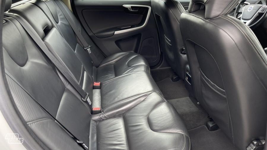 White Volvo XC60 2011 in Marijampole, with an engine capacity of 2.00 L and mileage of 285 thousand km for 8990 €, photo 16 on AUTOMOTO.COM.LV