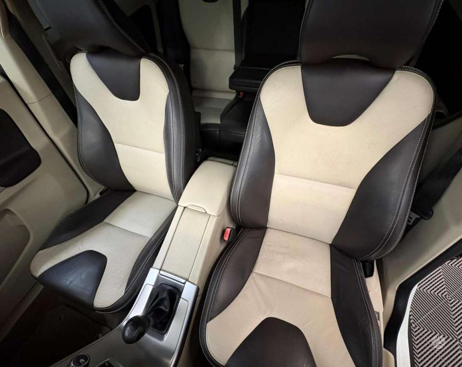 Balts Volvo XC60 2011 Marijampole, ar dzinēja tilpumu 1.98 L un nobraukumu 306 tūkst. km par 7850 €, foto 9 vietnē AUTOMOTO.COM.LV