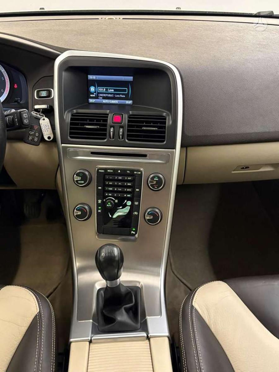 Balts Volvo XC60 2011 Marijampole, ar dzinēja tilpumu 1.98 L un nobraukumu 306 tūkst. km par 7850 €, foto 10 vietnē AUTOMOTO.COM.LV