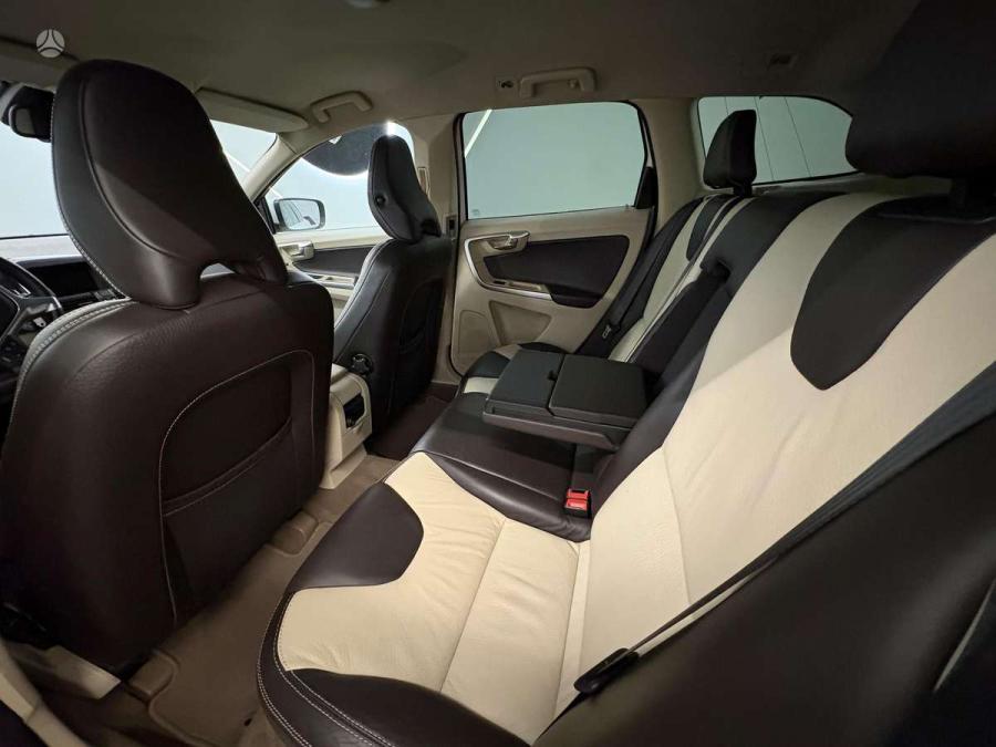 Balts Volvo XC60 2011 Marijampole, ar dzinēja tilpumu 1.98 L un nobraukumu 306 tūkst. km par 7850 €, foto 12 vietnē AUTOMOTO.COM.LV
