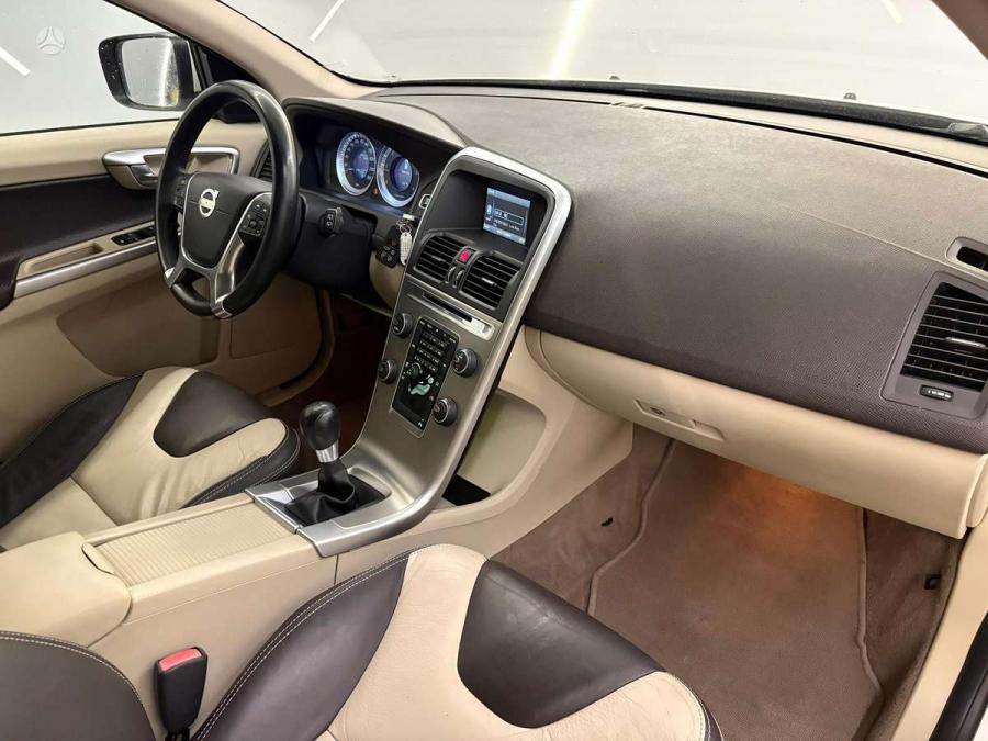 Balts Volvo XC60 2011 Marijampole, ar dzinēja tilpumu 1.98 L un nobraukumu 306 tūkst. km par 7850 €, foto 13 vietnē AUTOMOTO.COM.LV
