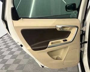 Balts Volvo XC60 2011 Marijampole, ar dzinēja tilpumu 1.98 L un nobraukumu 306 tūkst. km par 7850 €, foto 18 vietnē AUTOMOTO.COM.LV