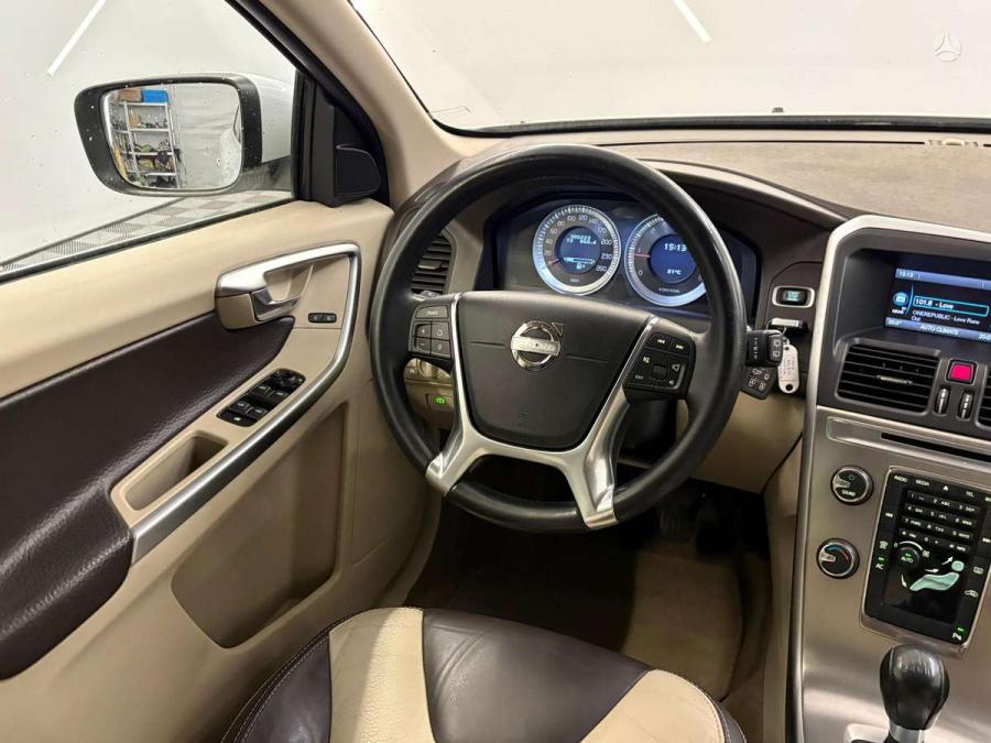 Balts Volvo XC60 2011 Marijampole, ar dzinēja tilpumu 1.98 L un nobraukumu 306 tūkst. km par 7850 €, foto 20 vietnē AUTOMOTO.COM.LV