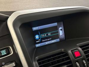 Balts Volvo XC60 2011 Marijampole, ar dzinēja tilpumu 1.98 L un nobraukumu 306 tūkst. km par 7850 €, foto 23 vietnē AUTOMOTO.COM.LV