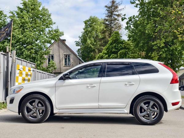 Balts Volvo XC60 2011 Šauļi, ar dzinēja tilpumu 2.40 L un nobraukumu 296 tūkst. km par 8900 €, foto 5 vietnē AUTOMOTO.COM.LV