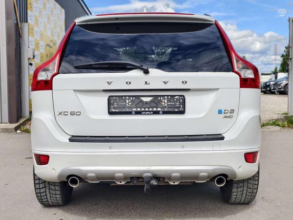 Balts Volvo XC60 2011 Šauļi, ar dzinēja tilpumu 2.40 L un nobraukumu 296 tūkst. km par 8900 €, foto 7 vietnē AUTOMOTO.COM.LV