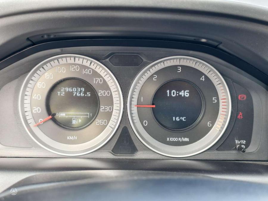 Белый Вольво ХС60 2011 в Шяуляй, объемом двигателя 2.40 л и пробегом 296 тыс. км за 8900 €, фото 30 на AUTOMOTO.COM.LV