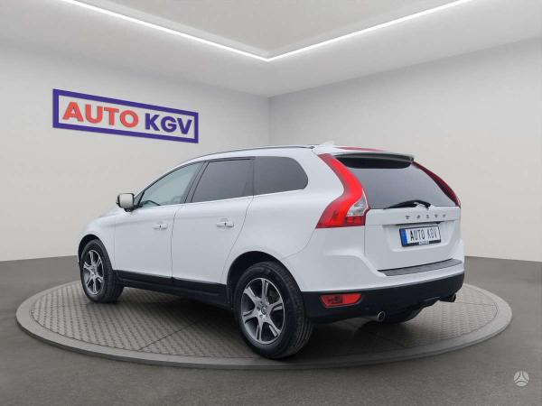 Balts Volvo XC60 2011 Viļņa, ar dzinēja tilpumu 2.40 L un nobraukumu 383 tūkst. km par 9999 €, foto 3 vietnē AUTOMOTO.COM.LV
