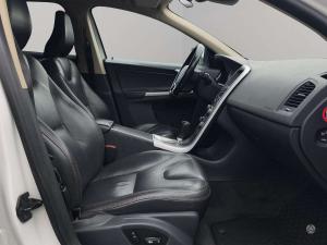 Balts Volvo XC60 2011 Viļņa, ar dzinēja tilpumu 2.40 L un nobraukumu 383 tūkst. km par 9999 €, foto 9 vietnē AUTOMOTO.COM.LV