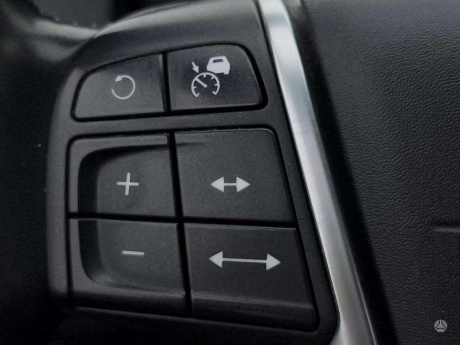 Balts Volvo XC60 2011 Viļņa, ar dzinēja tilpumu 2.40 L un nobraukumu 383 tūkst. km par 9999 €, foto 18 vietnē AUTOMOTO.COM.LV